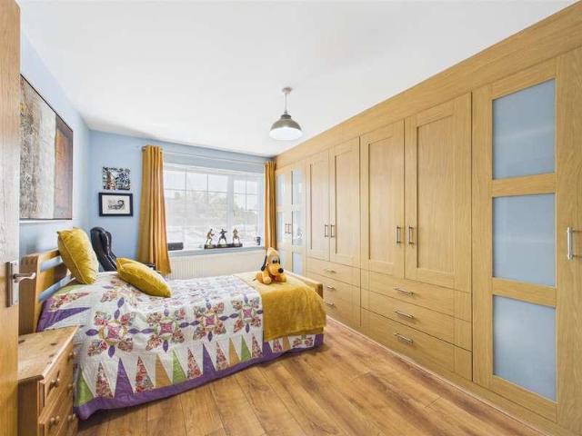 4 bed house for sale