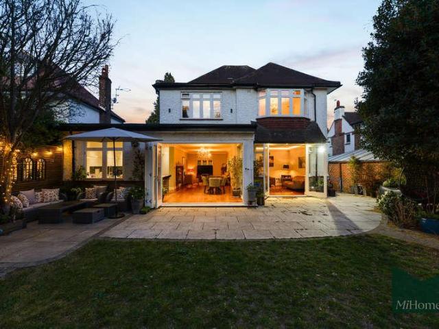 4 bed house for sale