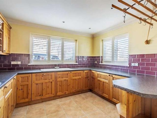 4 bed house for sale