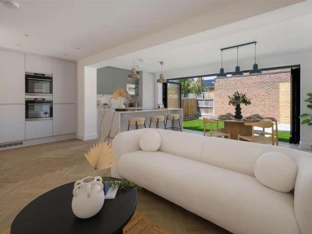 4 bed house for sale
