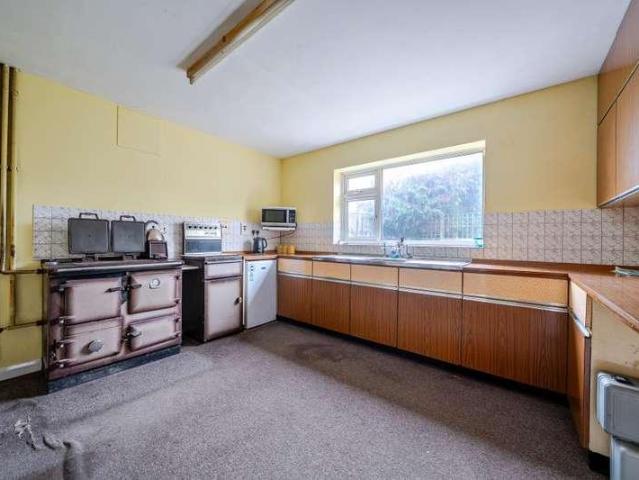 4 bed house for sale