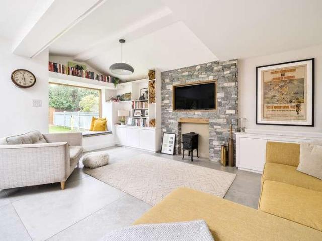 4 bed house for sale