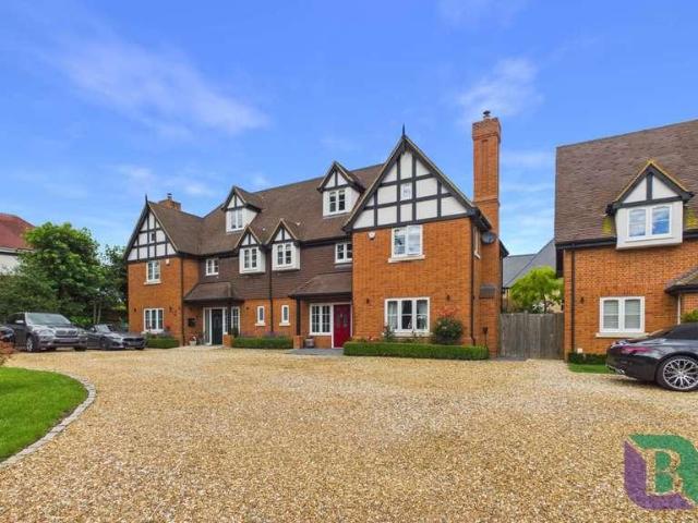 4 bed house for sale