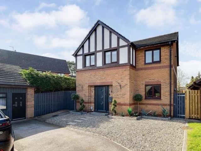 4 bed house for sale