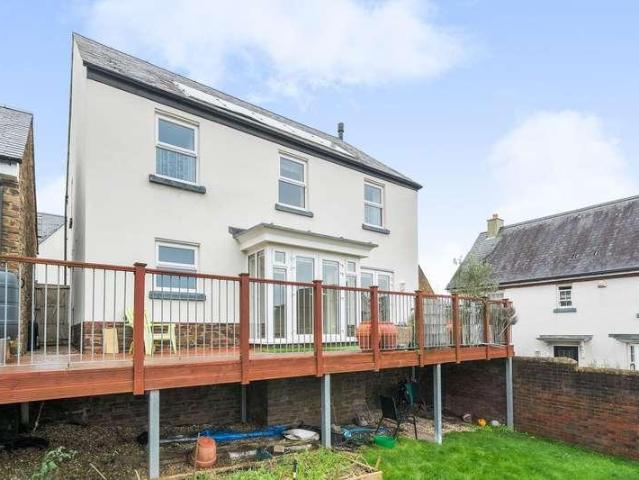 4 bed house for sale
