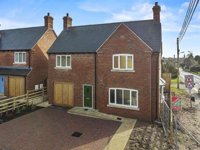 4 bed house for sale
