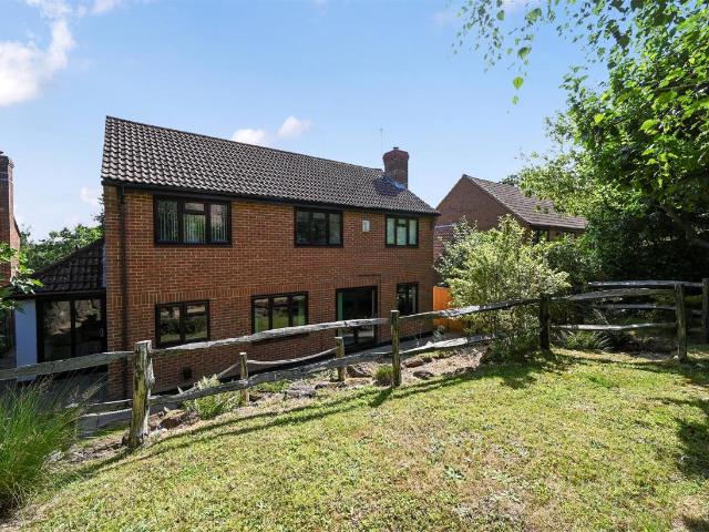 4 bed house for sale