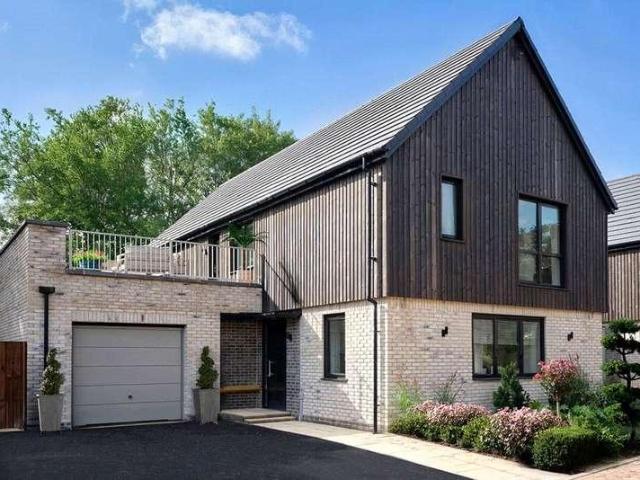 4 bed house for sale
