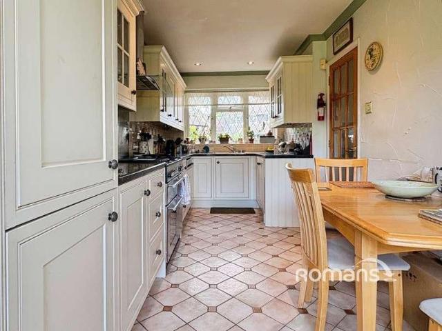 4 bed house for sale