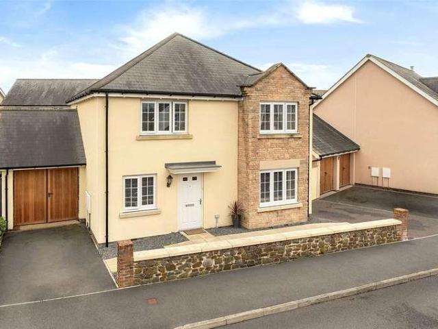 4 bed house for sale