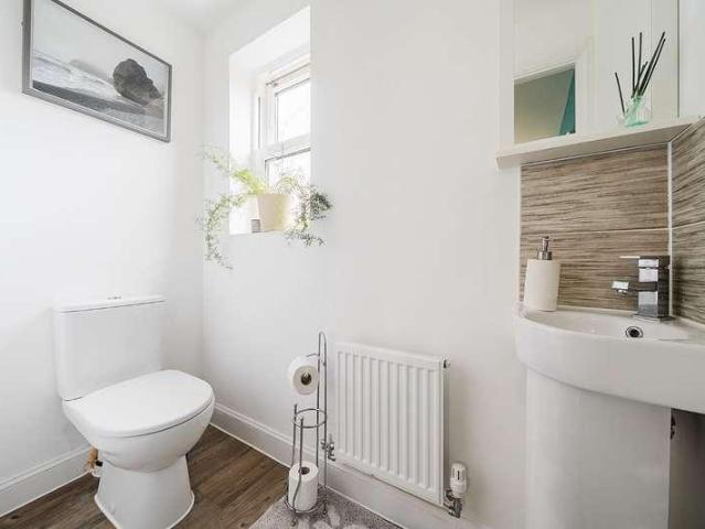 4 bed house for sale