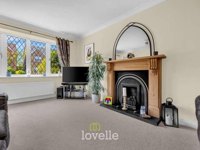 4 bed house for sale
