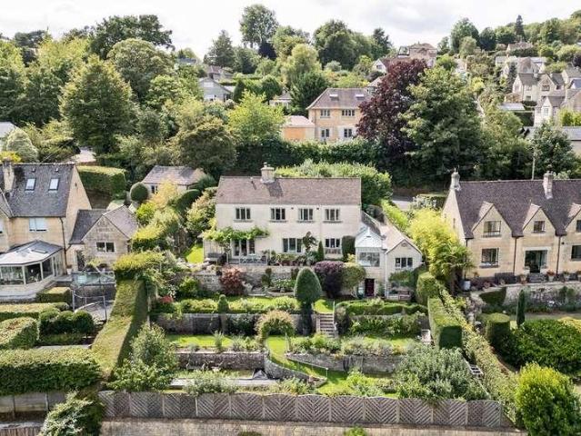 4 bed house for sale