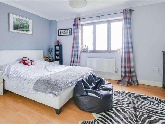 4 bed house for sale