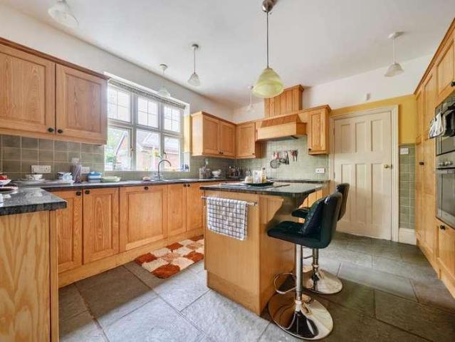 4 bed house for sale