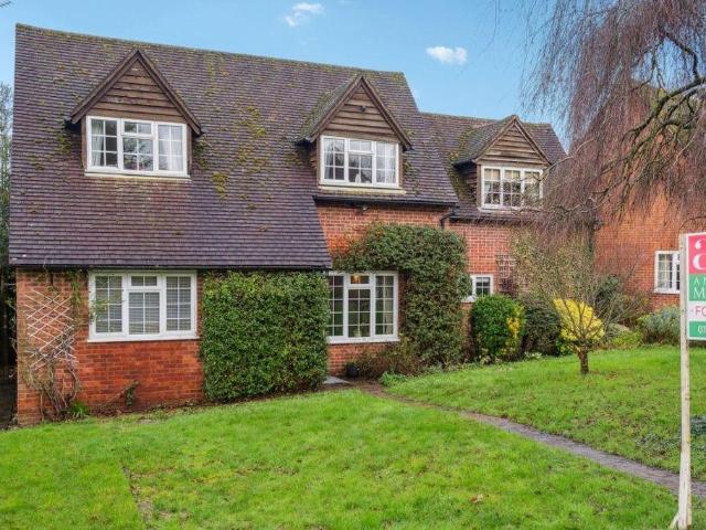 4 bed house for sale