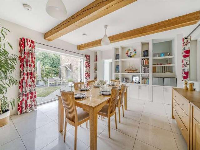 4 bed house for sale