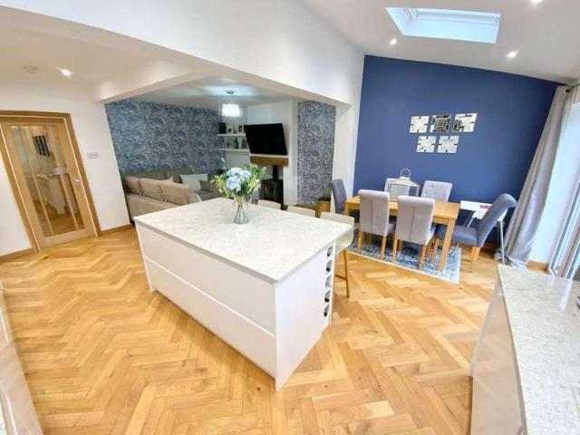 4 bed house for sale
