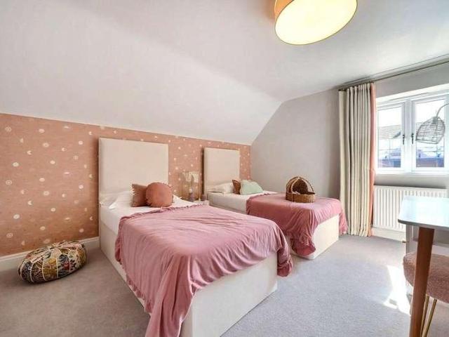 4 bed house for sale