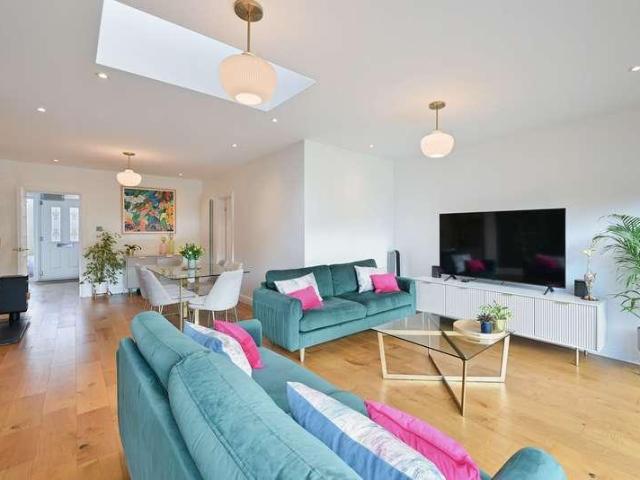 4 bed house for sale