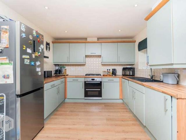 4 bed house for sale