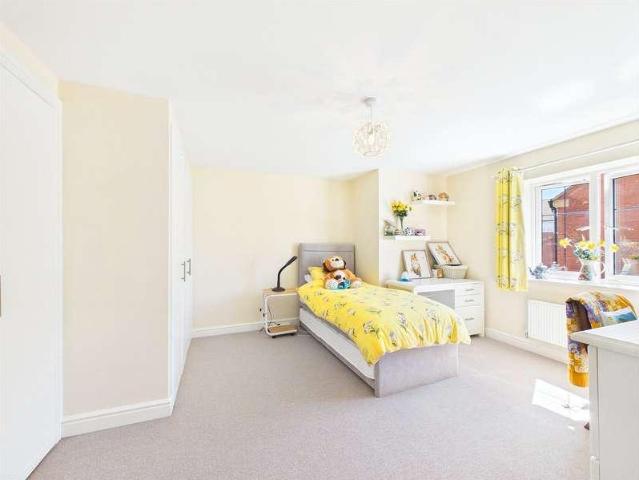 4 bed house for sale