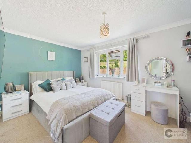 4 bed house for sale