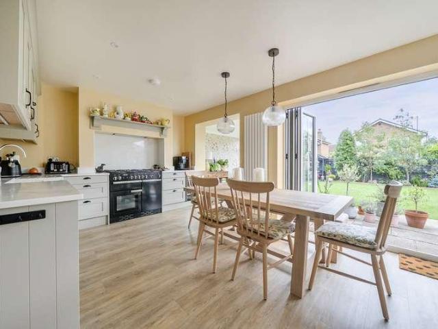 4 bed house for sale