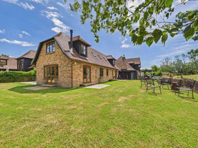 4 bed house for sale