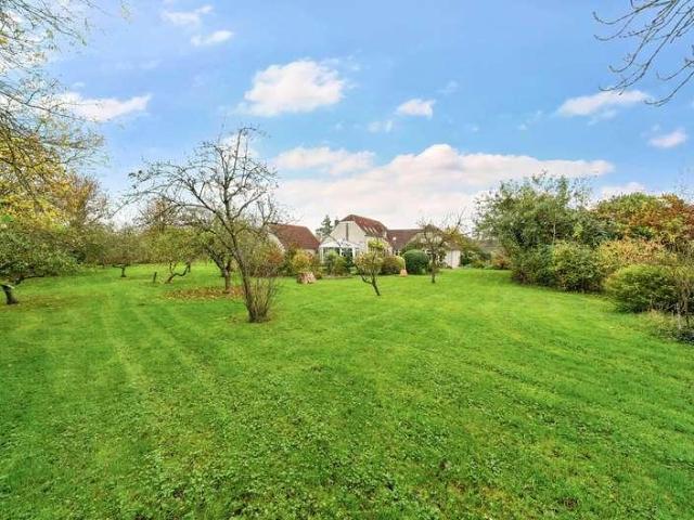 4 bed house for sale