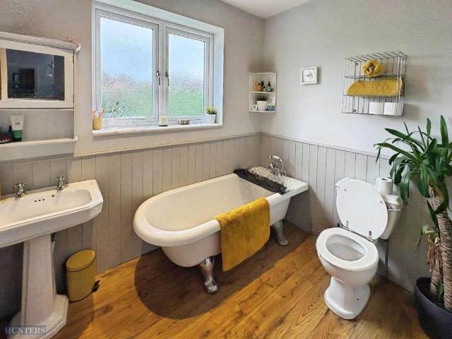 4 bed house for sale