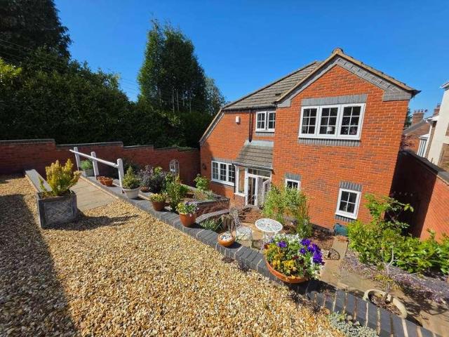4 bed house for sale