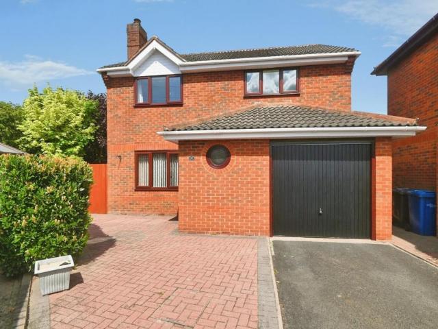 4 bed house for sale