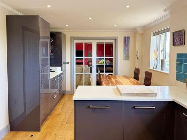 4 bed house for sale