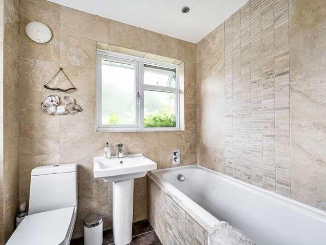 4 bed house for sale