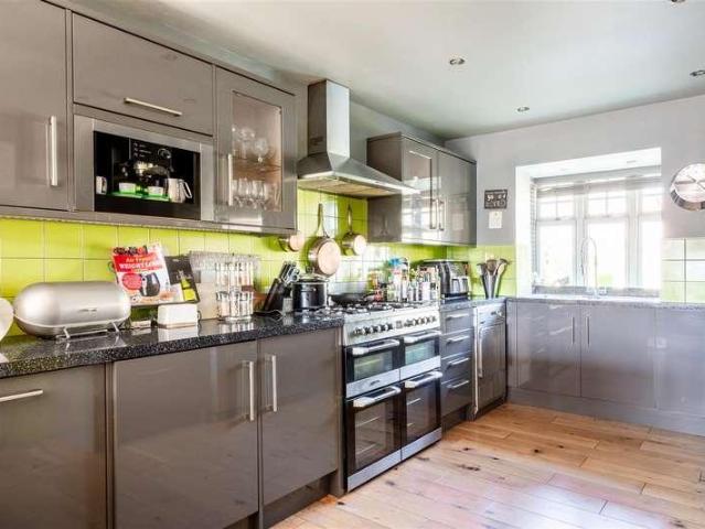 4 bed house for sale