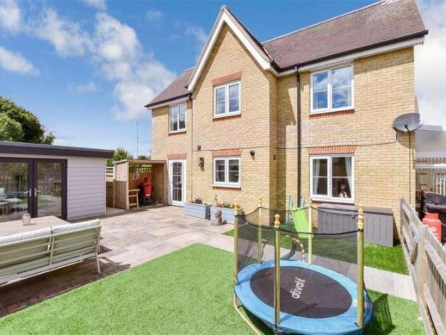 4 bed house for sale