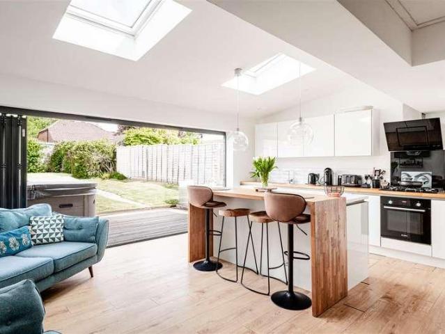 4 bed house for sale