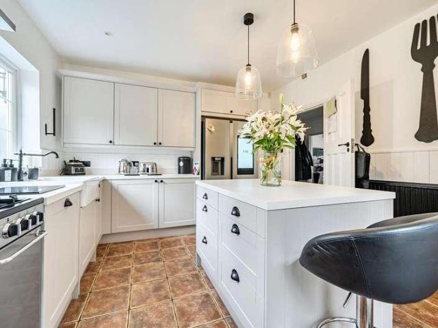 4 bed house for sale