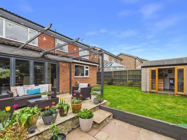4 bed house for sale