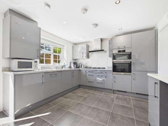4 bed house for sale