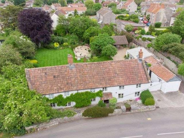 4 bed house for sale