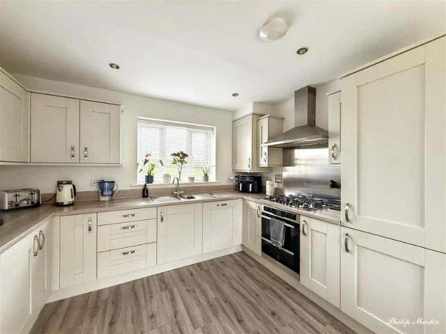 4 bed house for sale