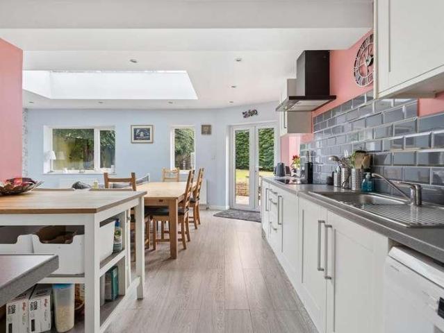4 bed house for sale