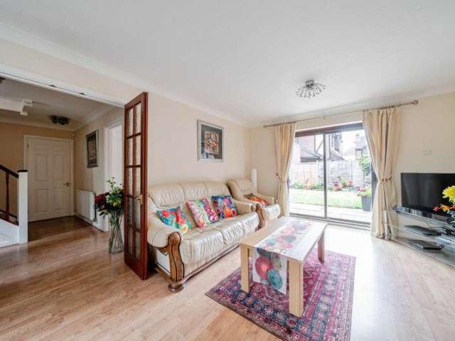4 bed house for sale