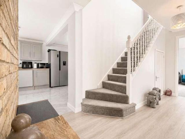 4 bed house for sale