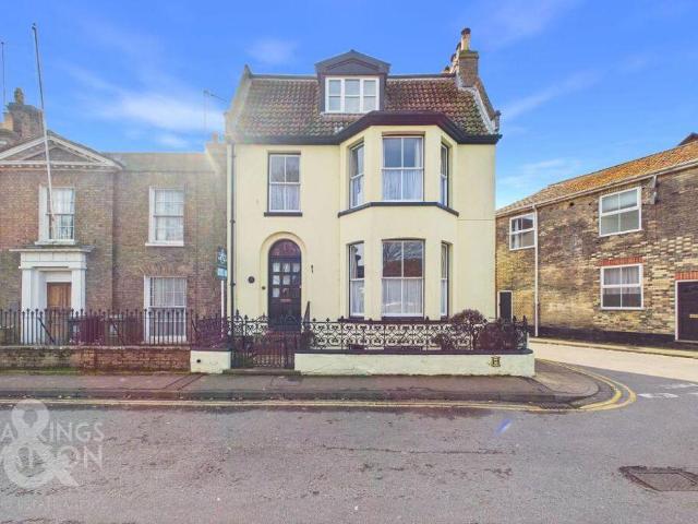 4 bed house for sale