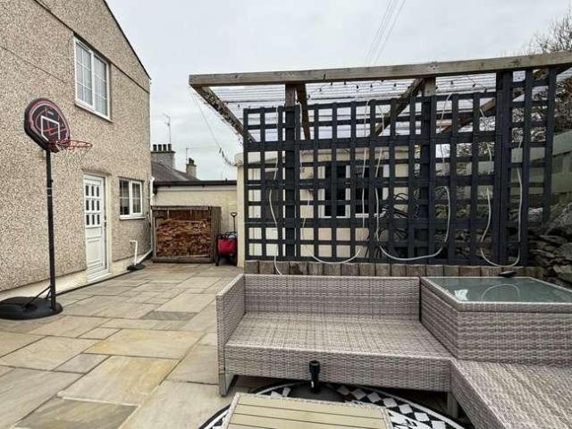 4 bed house for sale