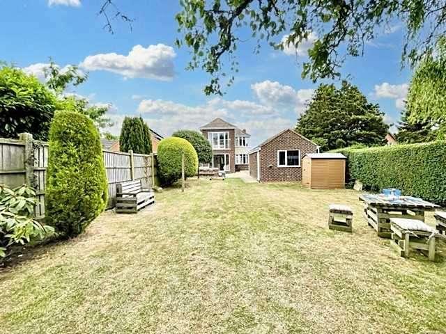 4 bed house for sale