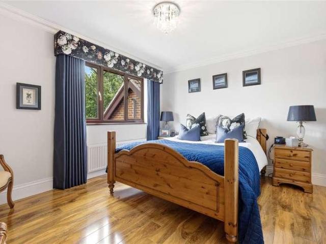 4 bed house for sale